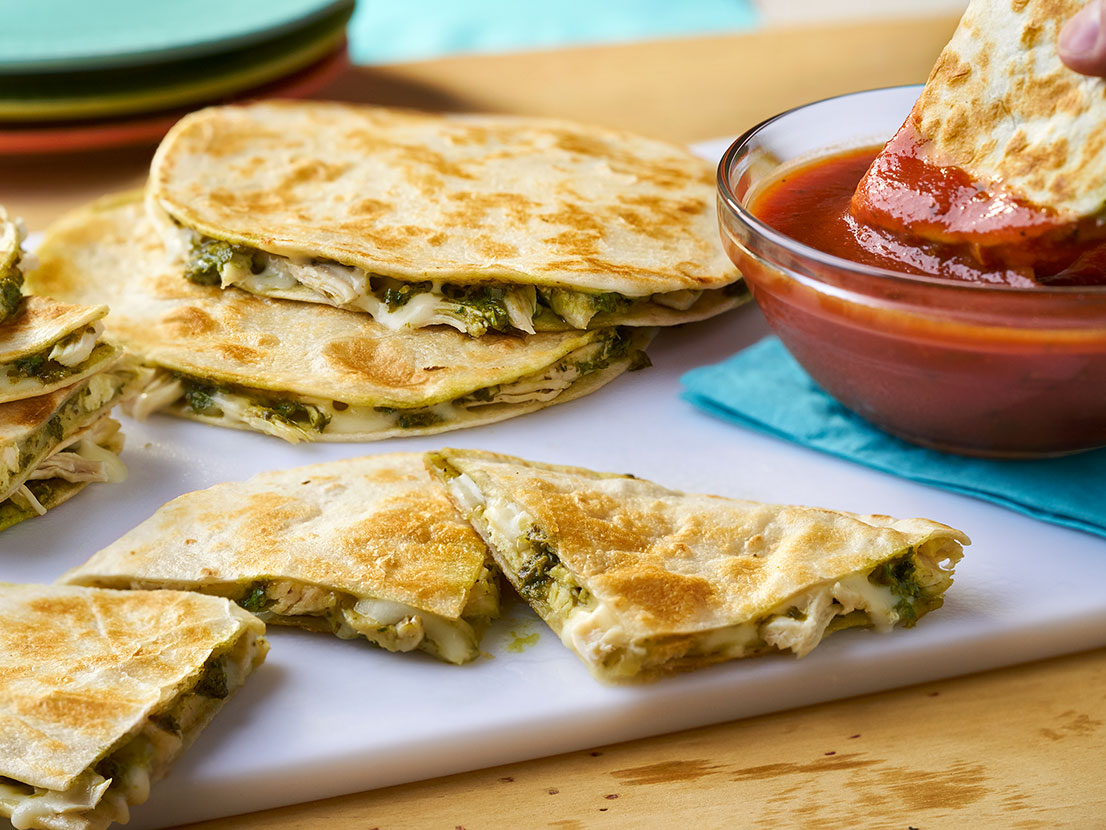 Skillet Creamy Pesto Chicken Caprese | Prego® Sauces